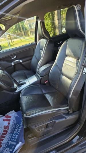 Black Volvo XC90 2009 in Siauliai, with an engine capacity of 2.40 L and mileage of 288 thousand km for 7250 €, photo 27 on AUTOMOTO.COM.LV