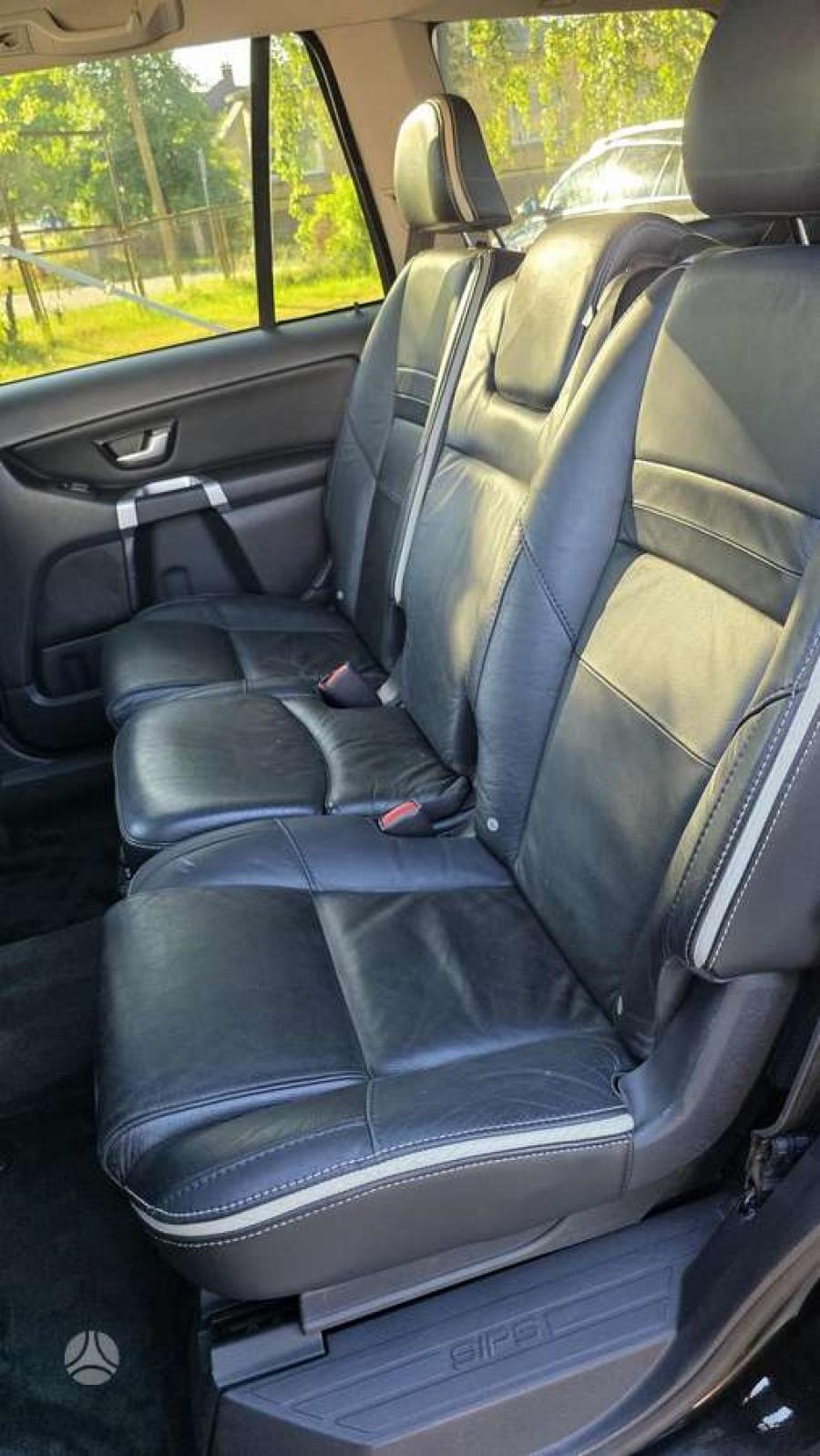 Black Volvo XC90 2009 in Siauliai, with an engine capacity of 2.40 L and mileage of 288 thousand km for 7250 €, photo 31 on AUTOMOTO.COM.LV