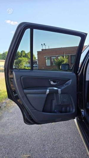 Black Volvo XC90 2009 in Siauliai, with an engine capacity of 2.40 L and mileage of 288 thousand km for 7250 €, photo 33 on AUTOMOTO.COM.LV