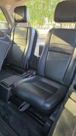 Black Volvo XC90 2009 in Siauliai, with an engine capacity of 2.40 L and mileage of 288 thousand km for 7250 €, photo 34 on AUTOMOTO.COM.LV