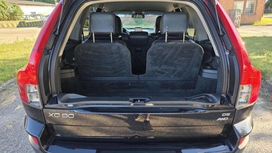 Black Volvo XC90 2009 in Siauliai, with an engine capacity of 2.40 L and mileage of 288 thousand km for 7250 €, photo 36 on AUTOMOTO.COM.LV