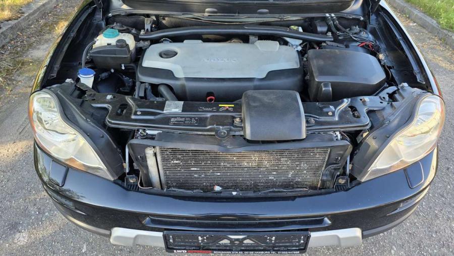 Black Volvo XC90 2009 in Siauliai, with an engine capacity of 2.40 L and mileage of 288 thousand km for 7250 €, photo 40 on AUTOMOTO.COM.LV