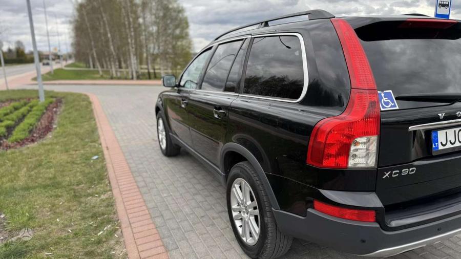 Black Volvo XC90 2009 in Raseiniai, with an engine capacity of 3.19 L and mileage of 251 thousand km for 6400 €, photo 5 on AUTOMOTO.COM.LV