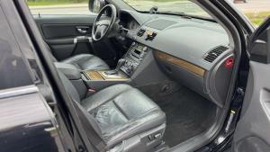 Black Volvo XC90 2009 in Raseiniai, with an engine capacity of 3.19 L and mileage of 251 thousand km for 6400 €, photo 11 on AUTOMOTO.COM.LV