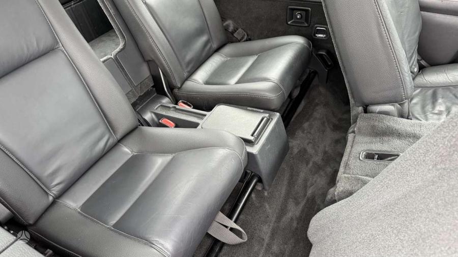 Black Volvo XC90 2009 in Raseiniai, with an engine capacity of 3.19 L and mileage of 251 thousand km for 6400 €, photo 13 on AUTOMOTO.COM.LV