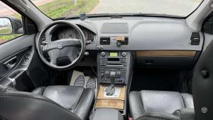Black Volvo XC90 2009 in Raseiniai, with an engine capacity of 3.19 L and mileage of 251 thousand km for 6400 €, photo 15 on AUTOMOTO.COM.LV