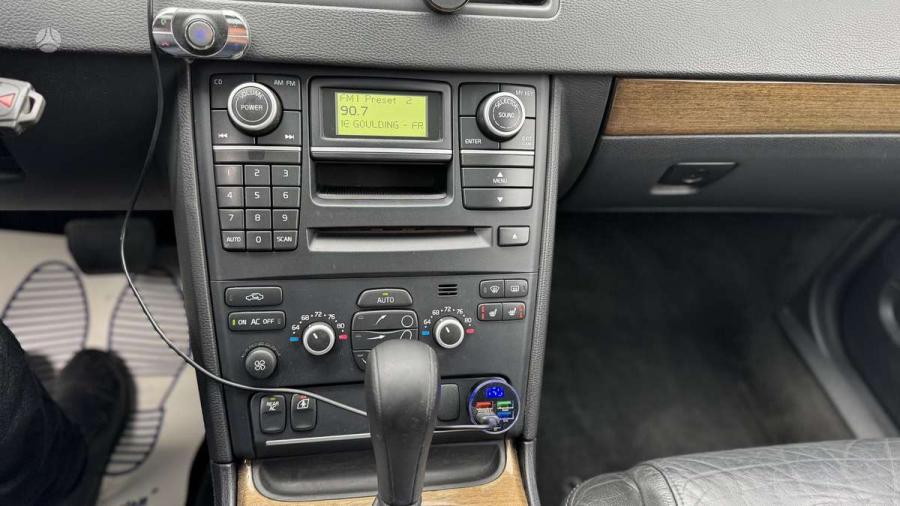 Black Volvo XC90 2009 in Raseiniai, with an engine capacity of 3.19 L and mileage of 251 thousand km for 6400 €, photo 21 on AUTOMOTO.COM.LV