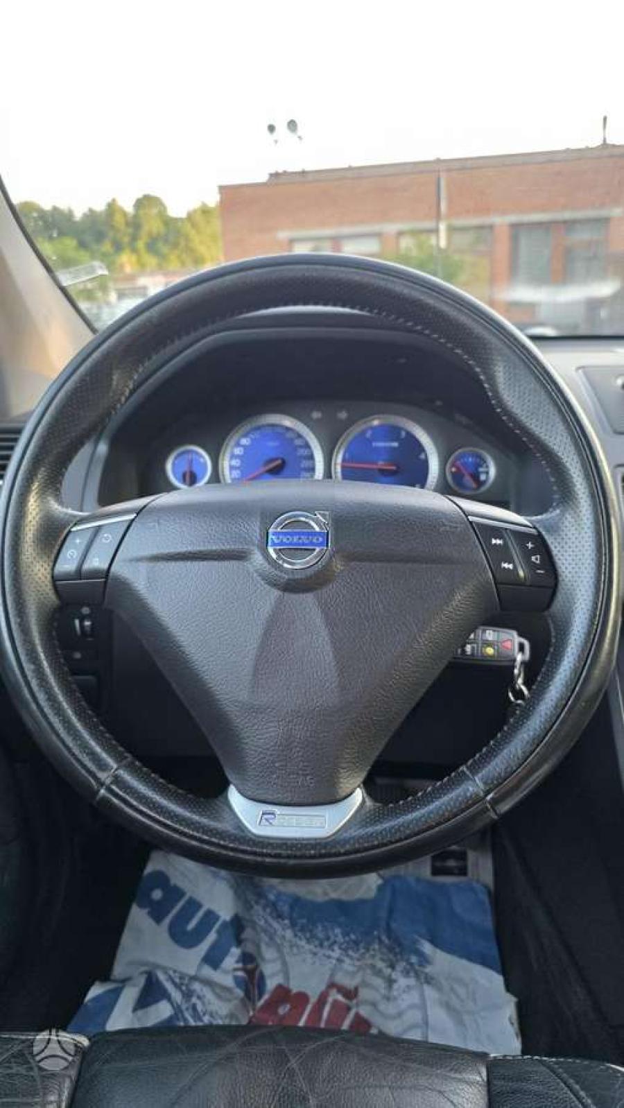 Melns Volvo XC90 2009 Šauļi, ar dzinēja tilpumu 2.40 L un nobraukumu 288 tūkst. km par 7250 €, foto 25 vietnē AUTOMOTO.COM.LV