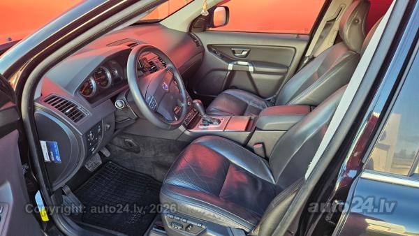Black Volvo XC90 2009 in Tartu, with an engine capacity of 2.40 L and mileage of 278 thousand km for 7999 €, photo 4 on AUTOMOTO.COM.LV