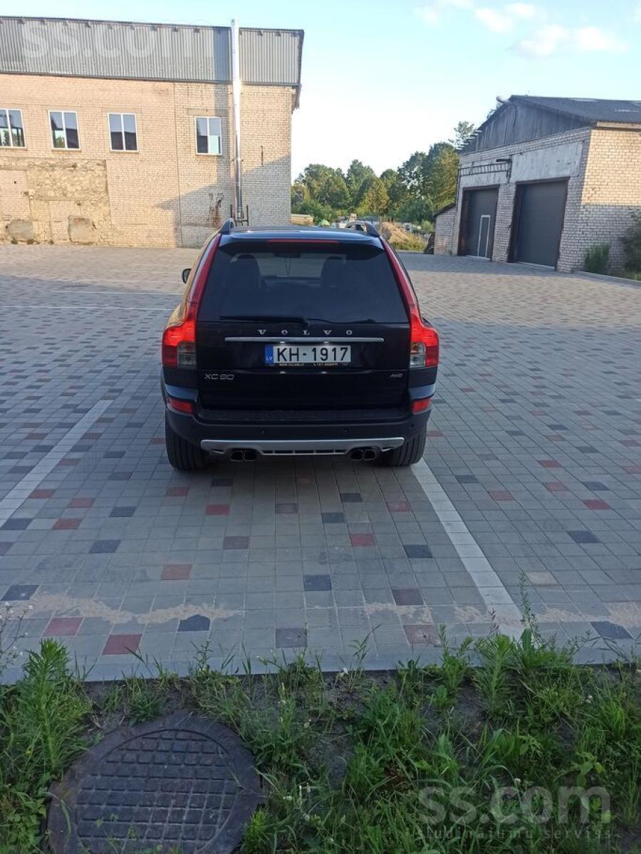 Melns Volvo XC90 2009 Preiļi, ar dzinēja tilpumu 2.40 L un nobraukumu 383 tūkst. km par 6100 €, foto 4 vietnē AUTOMOTO.COM.LV