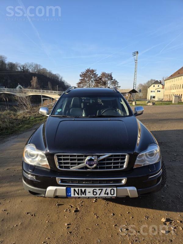 Black Volvo XC90 2010 in Rezekne, with an engine capacity of 2.40 L and mileage of 223 thousand km for 10000 €, photo 5 on AUTOMOTO.COM.LV