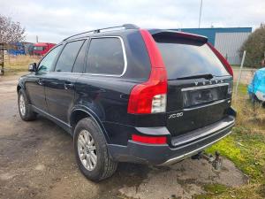 Melns Volvo XC90 2010 Alīta, ar dzinēja tilpumu 2.40 L un nobraukumu 350 tūkst. km par 4450 €, foto 3 vietnē AUTOMOTO.COM.LV