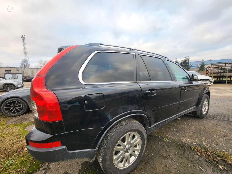 Melns Volvo XC90 2010 Alīta, ar dzinēja tilpumu 2.40 L un nobraukumu 350 tūkst. km par 4450 €, foto 4 vietnē AUTOMOTO.COM.LV