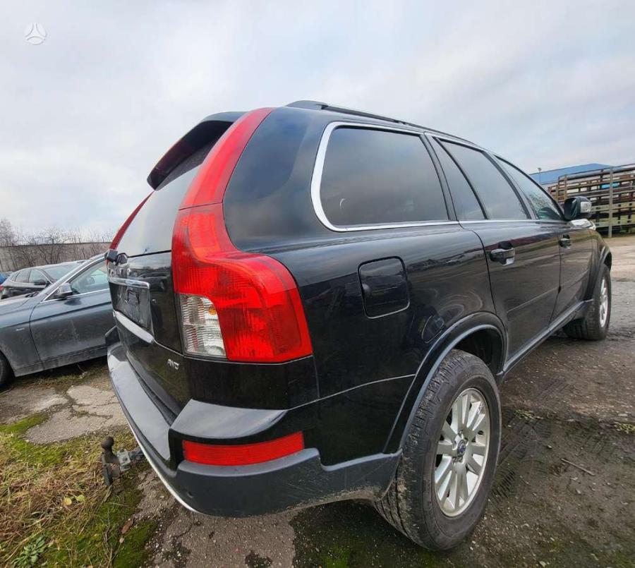 Melns Volvo XC90 2010 Alīta, ar dzinēja tilpumu 2.40 L un nobraukumu 350 tūkst. km par 4450 €, foto 5 vietnē AUTOMOTO.COM.LV