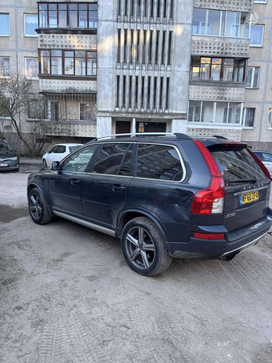 Melns Volvo XC90 2010 Viļņa, ar dzinēja tilpumu 2.40 L un nobraukumu 280 tūkst. km par 2800 €, foto 2 vietnē AUTOMOTO.COM.LV