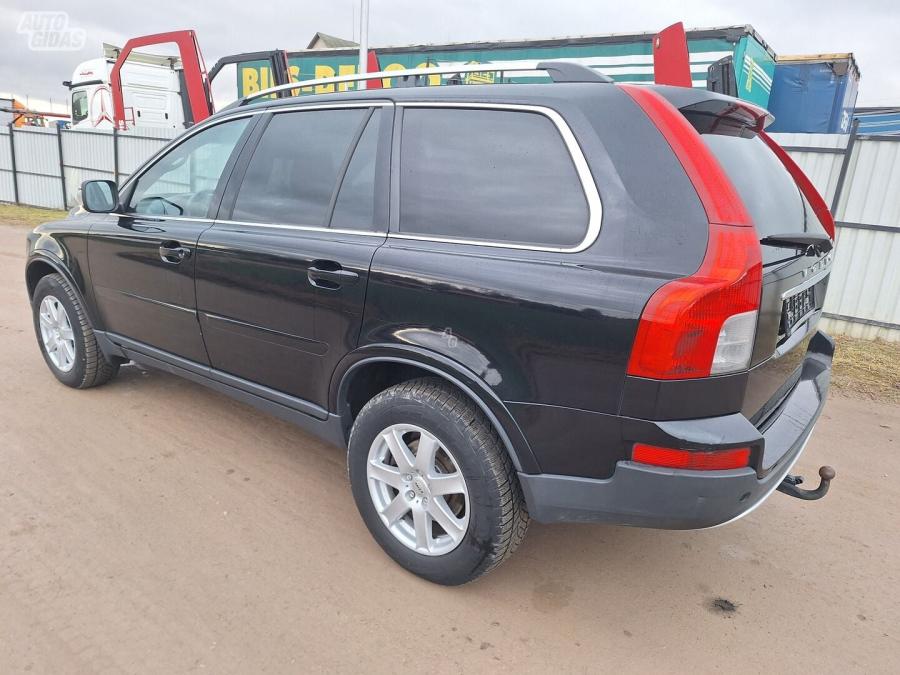 Black Volvo XC90 2010 in Marijampole, with an engine capacity of 2.40 L and mileage of 310 thousand km for 5850 €, photo 7 on AUTOMOTO.COM.LV