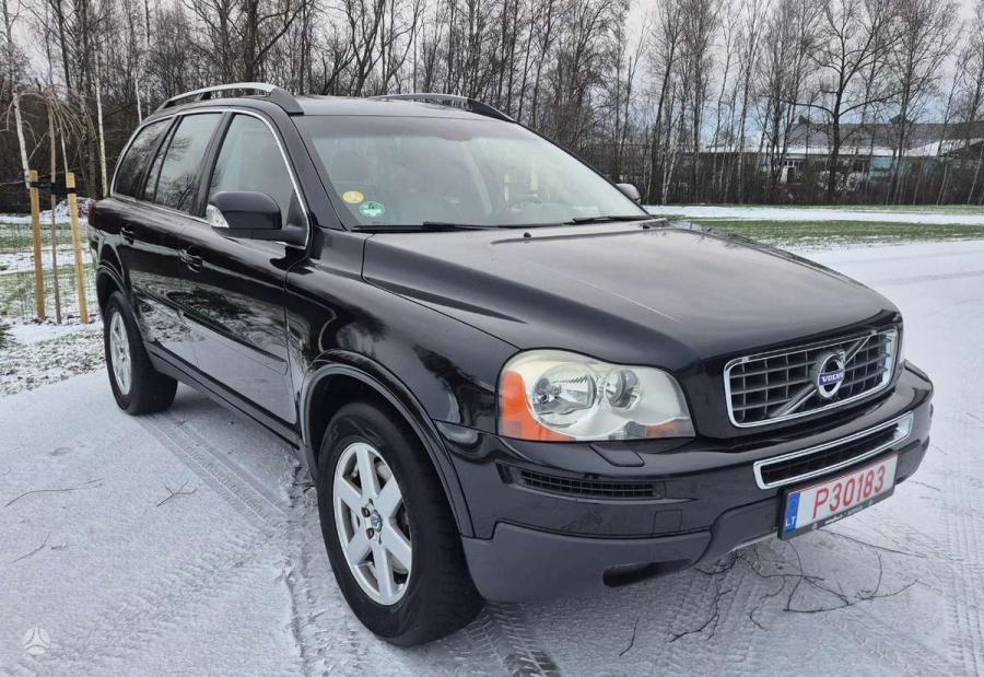 Black Volvo XC90 2010 in Utena, with an engine capacity of 2.40 L and mileage of 300 thousand km for 7250 €, photo 5 on AUTOMOTO.COM.LV