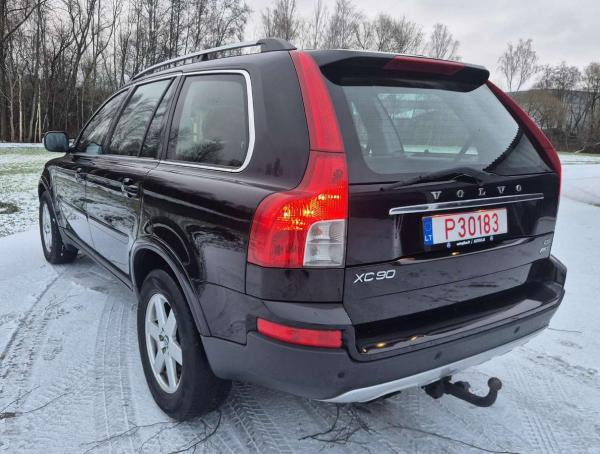 Melns Volvo XC90 2010 Utena, ar dzinēja tilpumu 2.40 L un nobraukumu 300 tūkst. km par 7250 €, foto 9 vietnē AUTOMOTO.COM.LV