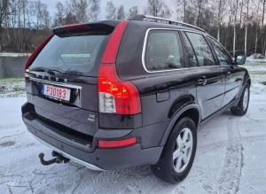 Black Volvo XC90 2010 in Utena, with an engine capacity of 2.40 L and mileage of 300 thousand km for 7250 €, photo 10 on AUTOMOTO.COM.LV