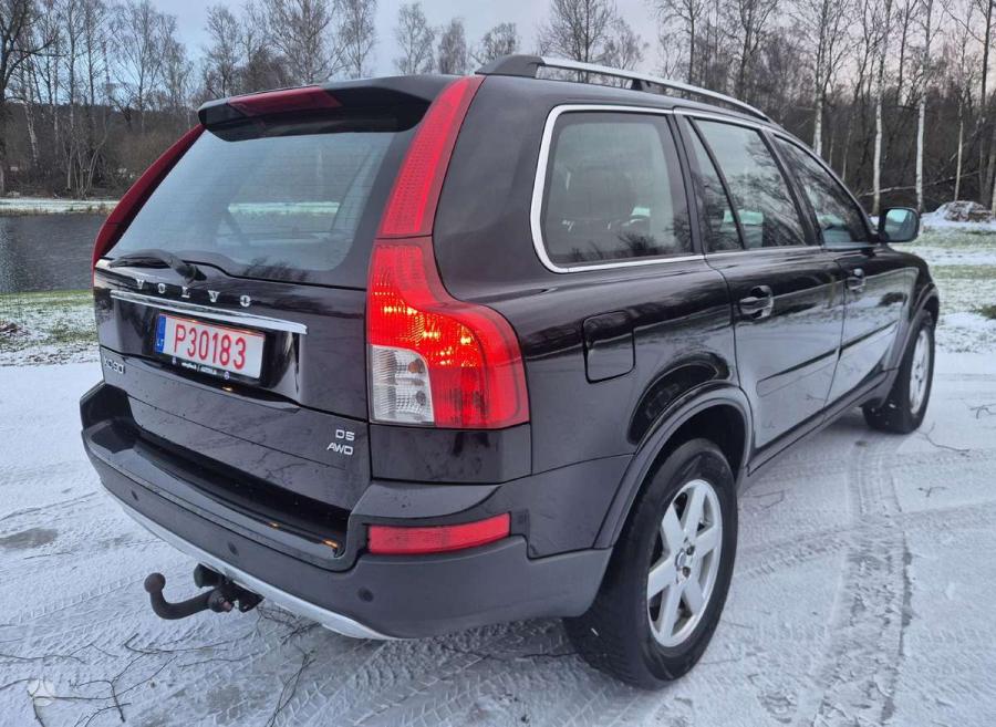 Black Volvo XC90 2010 in Utena, with an engine capacity of 2.40 L and mileage of 300 thousand km for 7250 €, photo 10 on AUTOMOTO.COM.LV