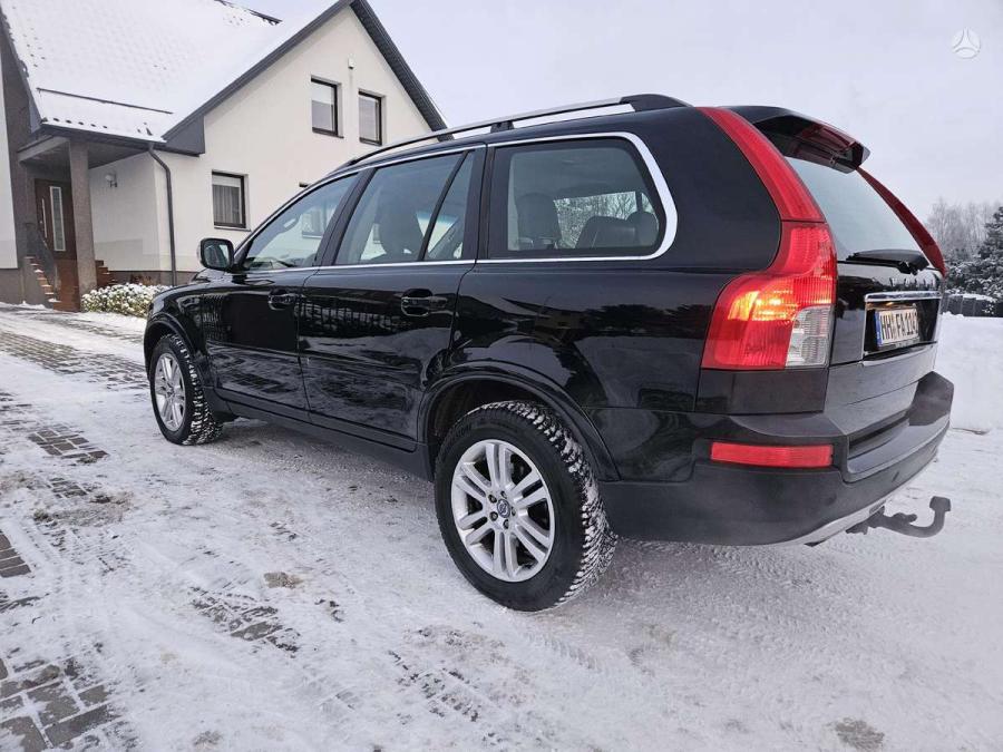 Black Volvo XC90 2010 in Radviliskis, with an engine capacity of 2.40 L and mileage of 296 thousand km for 7400 €, photo 3 on AUTOMOTO.COM.LV