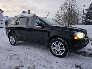 Black Volvo XC90 2010 in Radviliskis, with an engine capacity of 2.40 L and mileage of 296 thousand km for 7400 €, photo 6 on AUTOMOTO.COM.LV