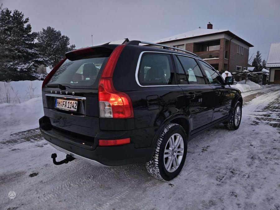 Black Volvo XC90 2010 in Radviliskis, with an engine capacity of 2.40 L and mileage of 296 thousand km for 7400 €, photo 13 on AUTOMOTO.COM.LV