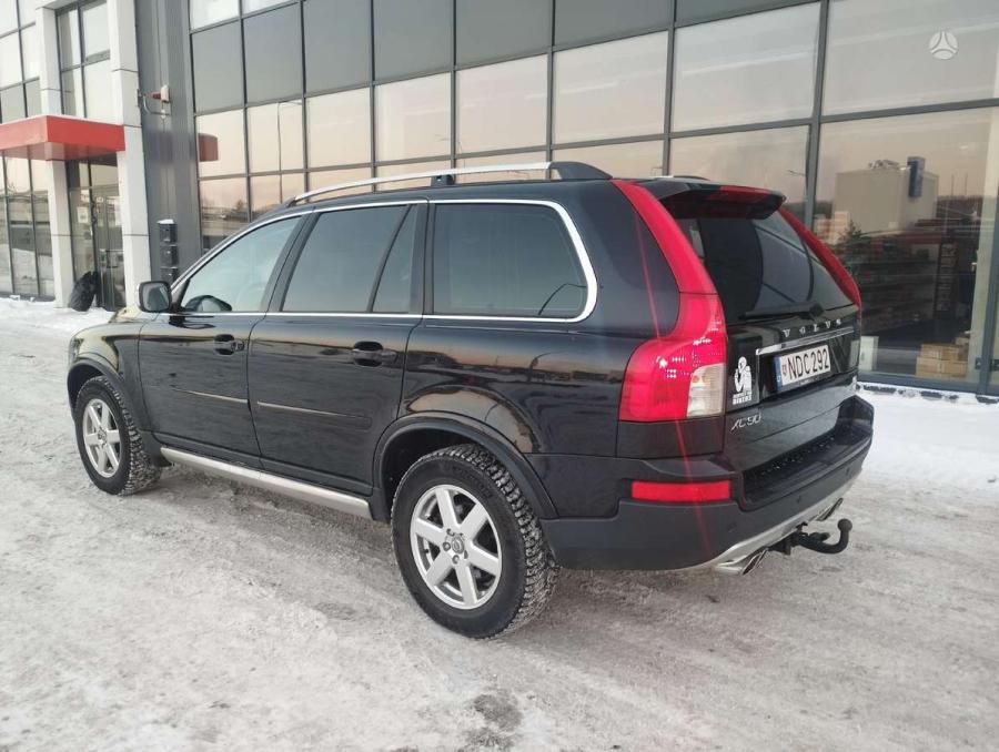Melns Volvo XC90 2010 Viļņa, ar dzinēja tilpumu 2.40 L un nobraukumu 202 tūkst. km par 8900 €, foto 5 vietnē AUTOMOTO.COM.LV