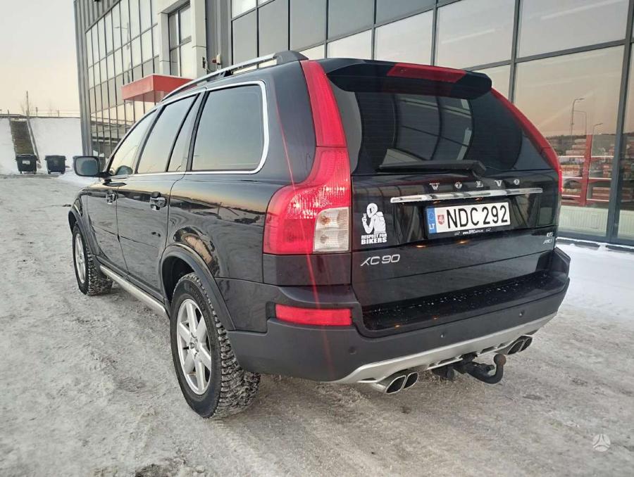 Melns Volvo XC90 2010 Viļņa, ar dzinēja tilpumu 2.40 L un nobraukumu 202 tūkst. km par 8900 €, foto 6 vietnē AUTOMOTO.COM.LV