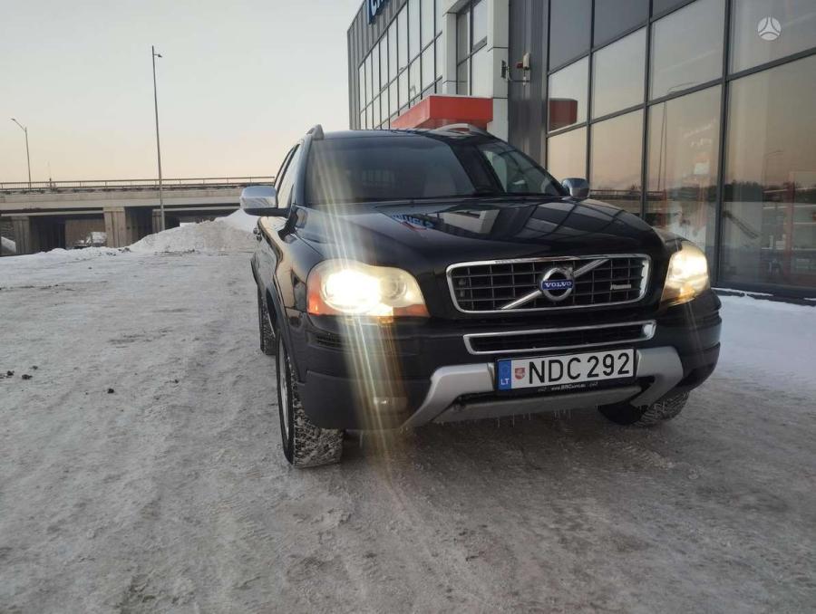 Melns Volvo XC90 2010 Viļņa, ar dzinēja tilpumu 2.40 L un nobraukumu 202 tūkst. km par 8900 €, foto 15 vietnē AUTOMOTO.COM.LV