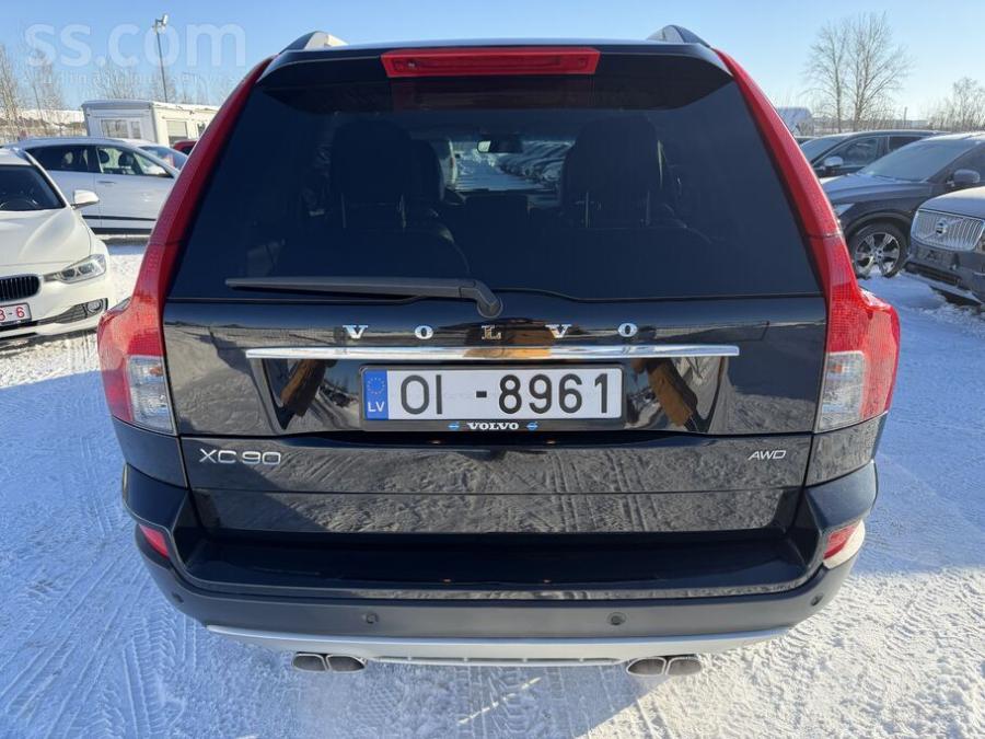 Melns Volvo XC90 2010 Daugavpils, ar dzinēja tilpumu 2.40 L un nobraukumu 0 tūkst. km par 10500 €, foto 3 vietnē AUTOMOTO.COM.LV