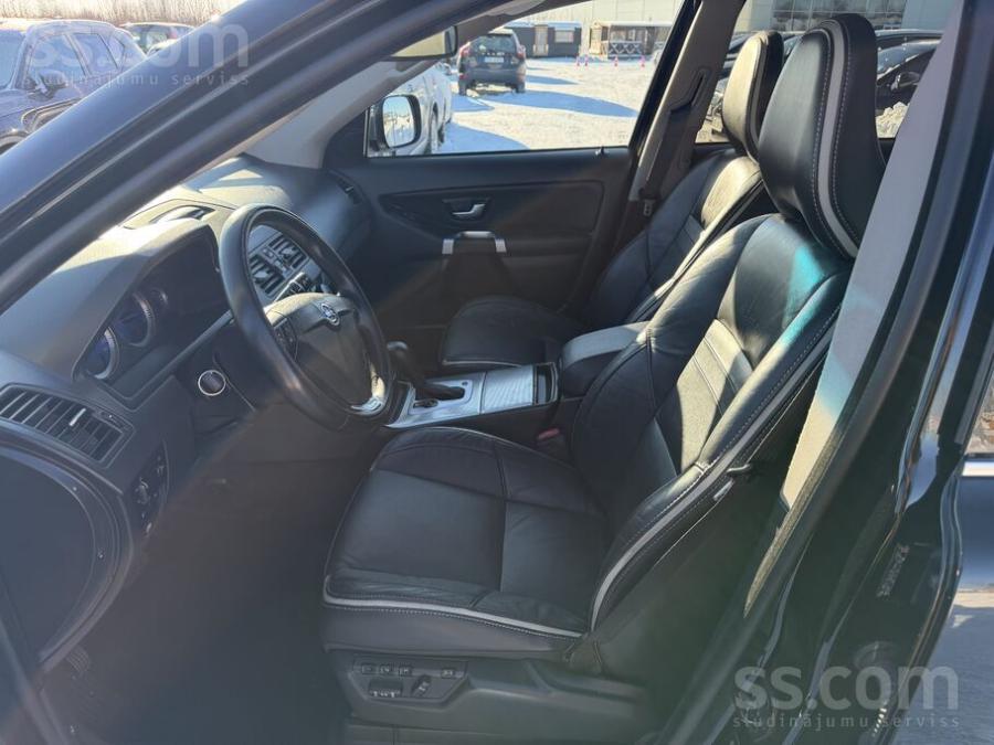 Melns Volvo XC90 2010 Daugavpils, ar dzinēja tilpumu 2.40 L un nobraukumu 0 tūkst. km par 10500 €, foto 12 vietnē AUTOMOTO.COM.LV