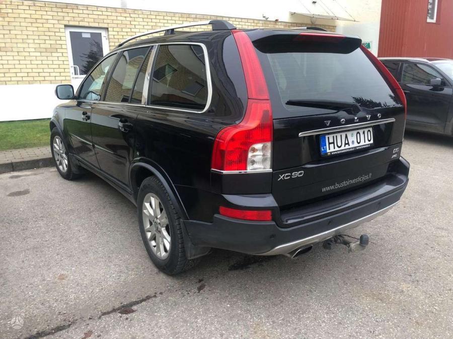 Black Volvo XC90 2010 in Alytus, with an engine capacity of 2.40 L and mileage of 490 thousand km for 5200 €, photo 3 on AUTOMOTO.COM.LV