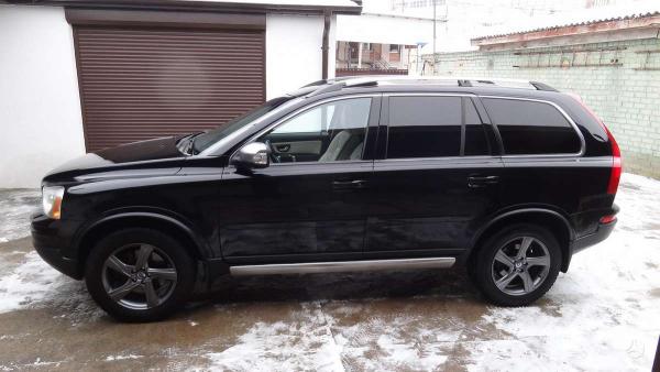 Black Volvo XC90 2010 in Joniskis, with an engine capacity of 2.40 L and mileage of 275 thousand km for 7777 €, photo 9 on AUTOMOTO.COM.LV