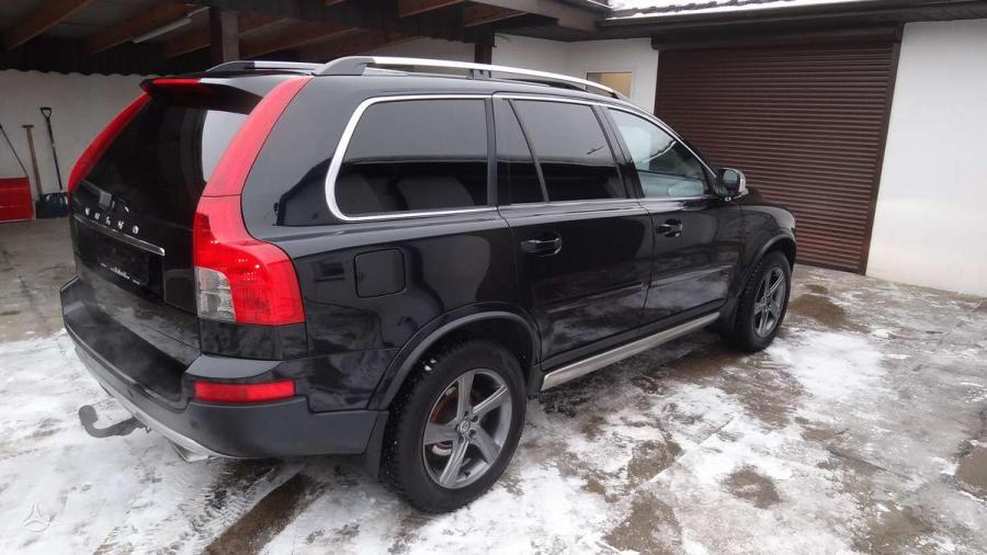 Black Volvo XC90 2010 in Joniskis, with an engine capacity of 2.40 L and mileage of 275 thousand km for 7777 €, photo 11 on AUTOMOTO.COM.LV