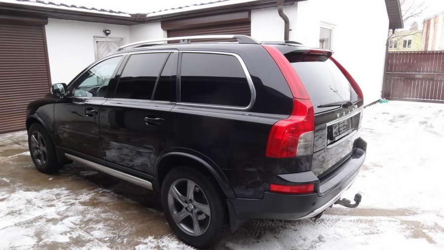 Black Volvo XC90 2010 in Joniskis, with an engine capacity of 2.40 L and mileage of 275 thousand km for 7777 €, photo 13 on AUTOMOTO.COM.LV