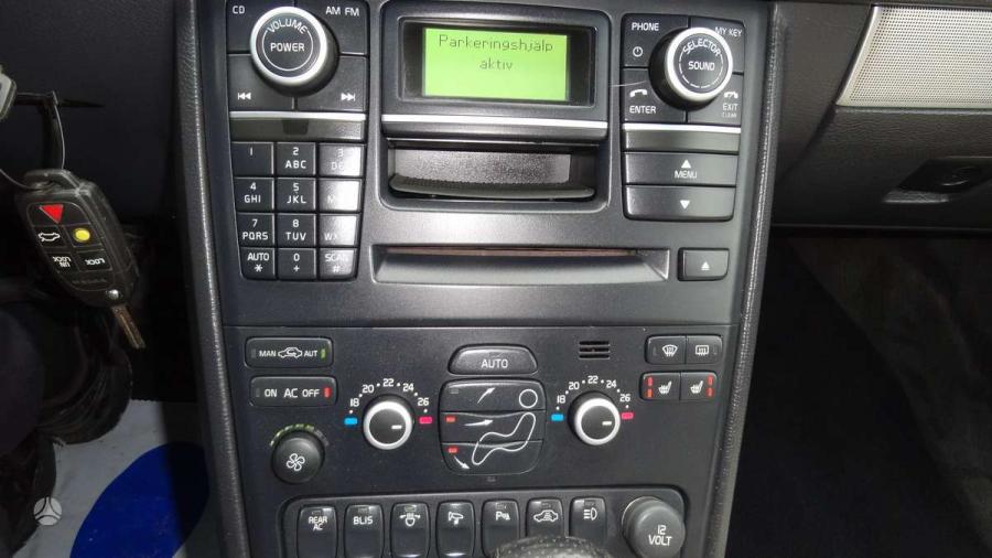 Black Volvo XC90 2010 in Joniskis, with an engine capacity of 2.40 L and mileage of 275 thousand km for 7777 €, photo 29 on AUTOMOTO.COM.LV