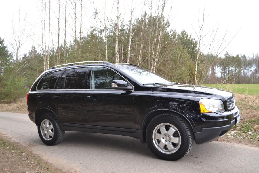 Black Volvo XC90 2010 in Vilnius, with an engine capacity of 2.40 L and mileage of 299 thousand km for 7950 €, photo 5 on AUTOMOTO.COM.LV