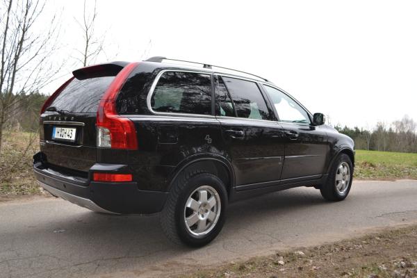 Black Volvo XC90 2010 in Vilnius, with an engine capacity of 2.40 L and mileage of 299 thousand km for 7950 €, photo 5 on AUTOMOTO.COM.LV