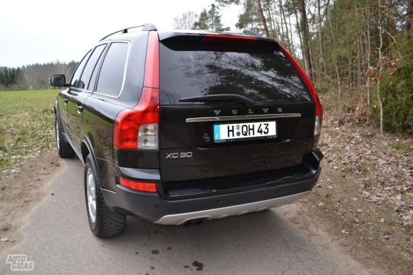 Black Volvo XC90 2010 in Vilnius, with an engine capacity of 2.40 L and mileage of 299 thousand km for 7950 €, photo 6 on AUTOMOTO.COM.LV