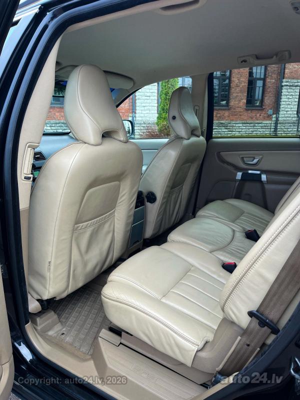 Melns Volvo XC90 2010 Tallina, ar dzinēja tilpumu 2.40 L un nobraukumu 341 tūkst. km par 10500 €, foto 7 vietnē AUTOMOTO.COM.LV