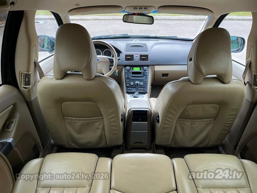 Melns Volvo XC90 2010 Tallina, ar dzinēja tilpumu 2.40 L un nobraukumu 341 tūkst. km par 10500 €, foto 13 vietnē AUTOMOTO.COM.LV