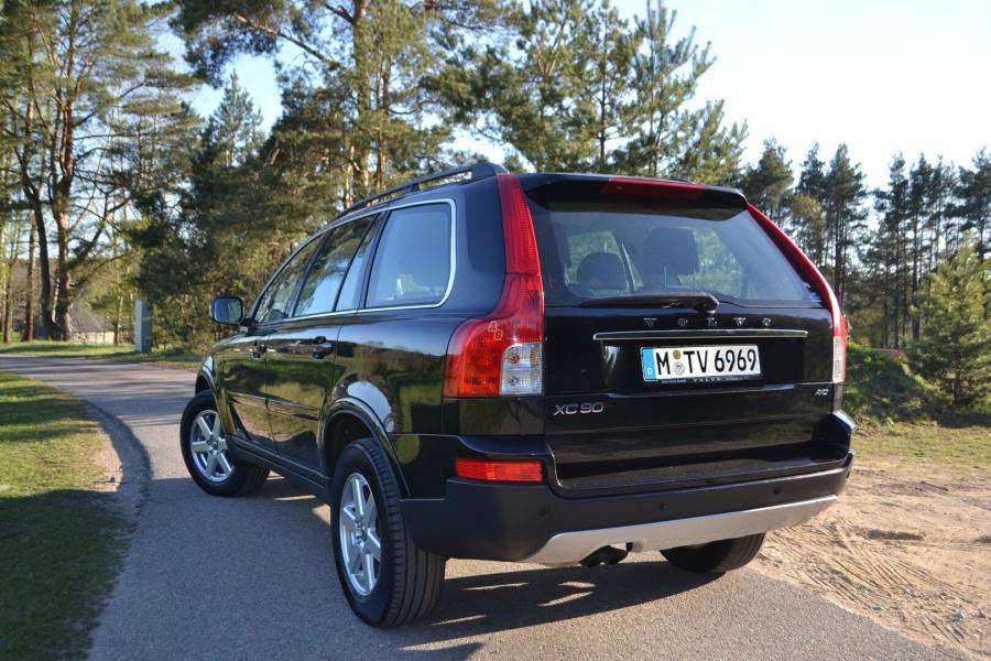 Melns Volvo XC90 2010 Viļņa, ar dzinēja tilpumu 2.40 L un nobraukumu 299 tūkst. km par 7950 €, foto 7 vietnē AUTOMOTO.COM.LV