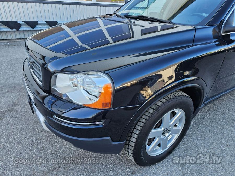 Melns Volvo XC90 2010 Tartu, ar dzinēja tilpumu 2.40 L un nobraukumu 237 tūkst. km par 7490 €, foto 4 vietnē AUTOMOTO.COM.LV