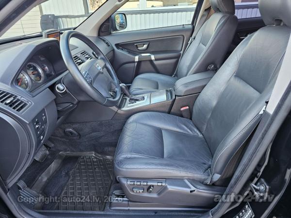 Melns Volvo XC90 2010 Tartu, ar dzinēja tilpumu 2.40 L un nobraukumu 237 tūkst. km par 7490 €, foto 10 vietnē AUTOMOTO.COM.LV