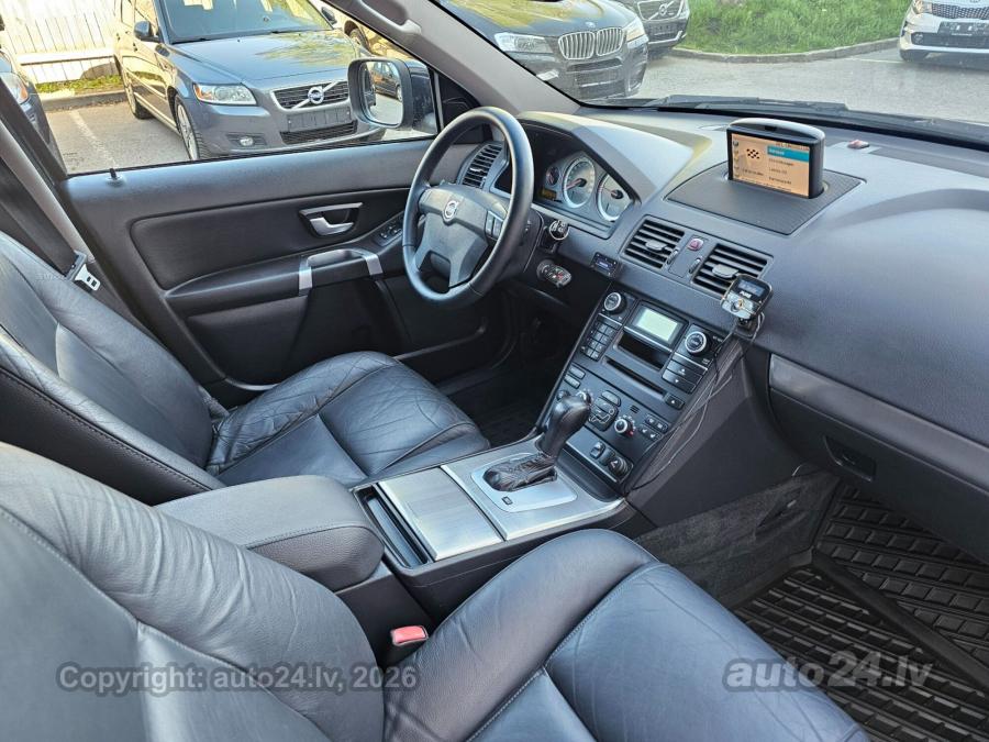 Melns Volvo XC90 2010 Tartu, ar dzinēja tilpumu 2.40 L un nobraukumu 237 tūkst. km par 7490 €, foto 14 vietnē AUTOMOTO.COM.LV