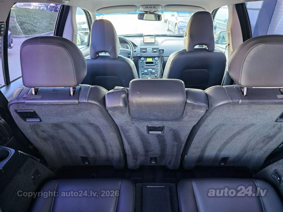 Melns Volvo XC90 2010 Tartu, ar dzinēja tilpumu 2.40 L un nobraukumu 237 tūkst. km par 7490 €, foto 17 vietnē AUTOMOTO.COM.LV