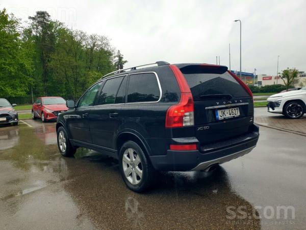 Melns Volvo XC90 2010 Rīga, ar dzinēja tilpumu 2.40 L un nobraukumu 249 tūkst. km par 7800 €, foto 4 vietnē AUTOMOTO.COM.LV