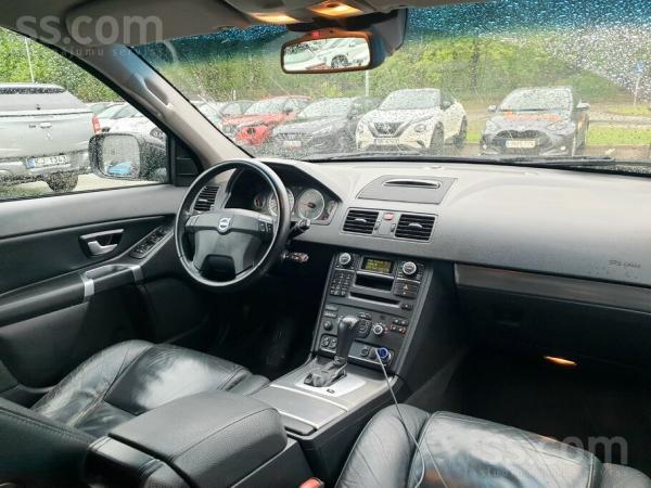 Melns Volvo XC90 2010 Rīga, ar dzinēja tilpumu 2.40 L un nobraukumu 249 tūkst. km par 7800 €, foto 6 vietnē AUTOMOTO.COM.LV