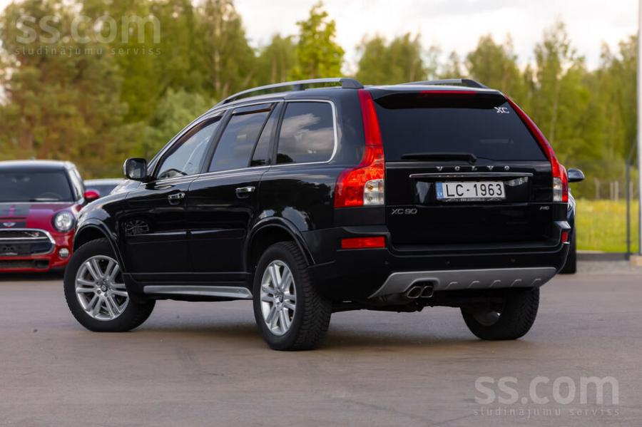 Melns Volvo XC90 2010 Jelgava, ar dzinēja tilpumu 2.40 L un nobraukumu 0 tūkst. km par 7490 €, foto 7 vietnē AUTOMOTO.COM.LV